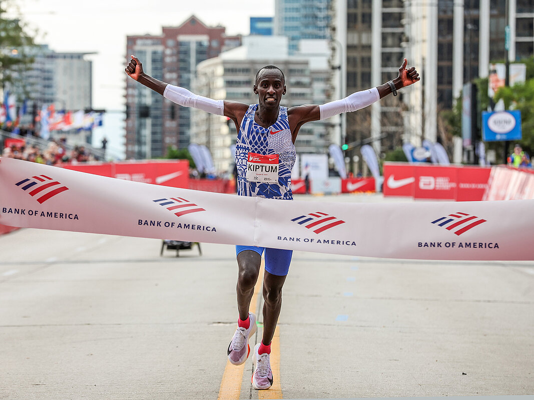 Kelvin Kiptum bricht Marathon-Weltrekord von Eliud Kipchoge: ISS BERLIN
